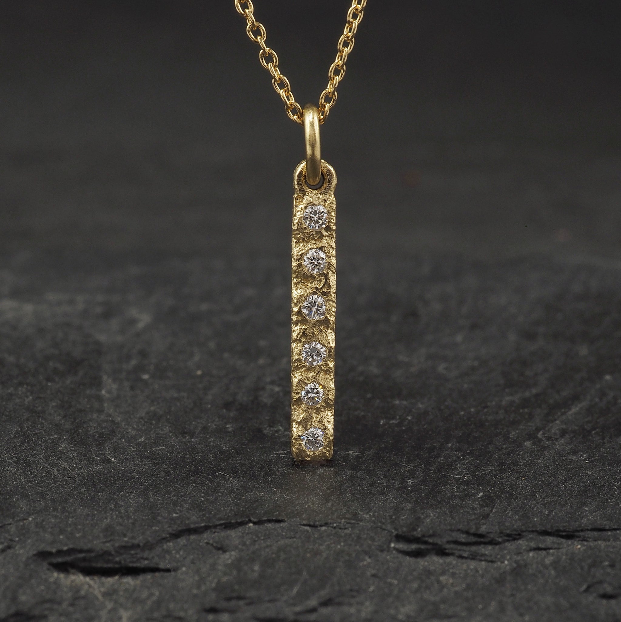 Crater Diamond Bar Pendant 18k yellow gold
